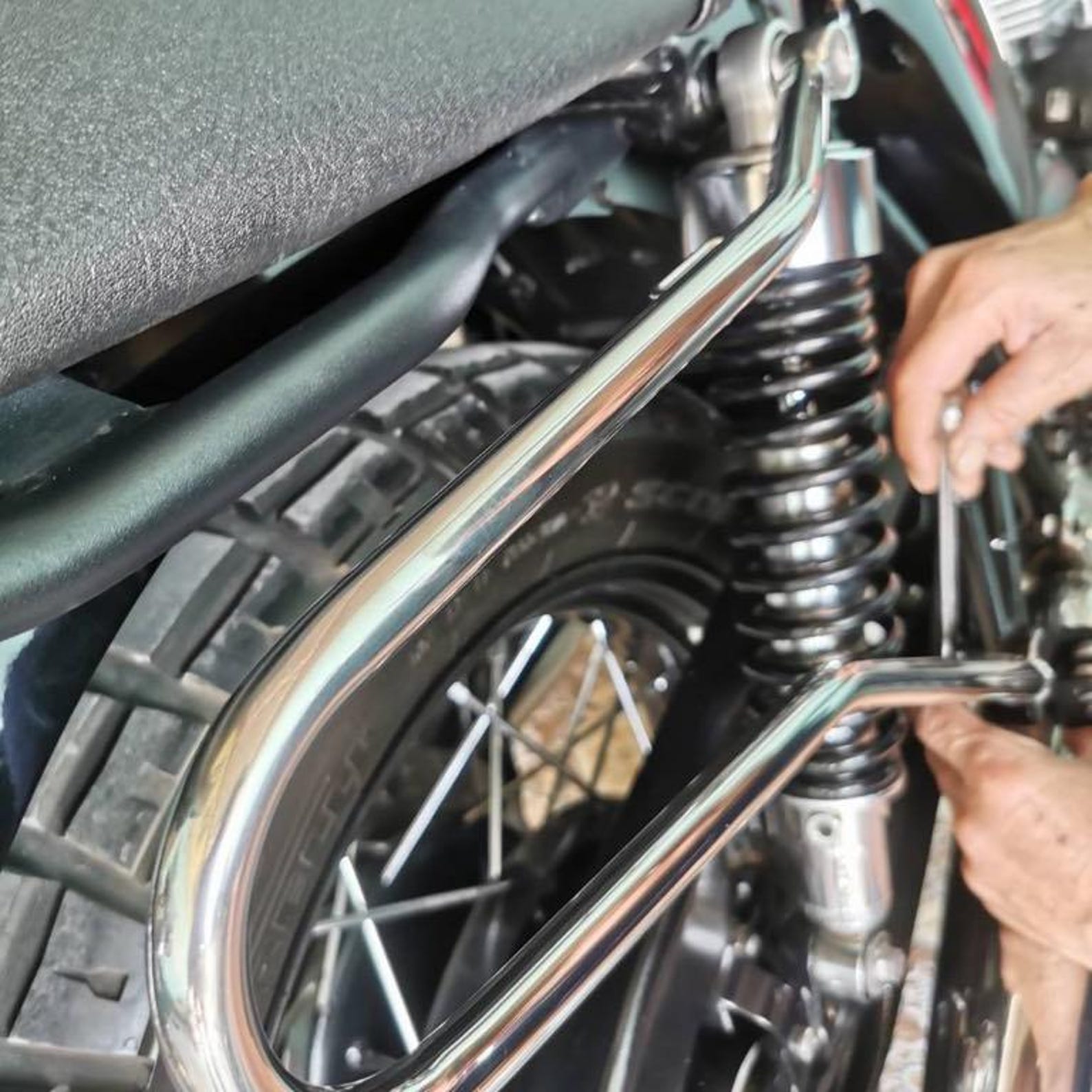 Triumph Bonneville T120 T100 Pannier Rack (PAIR) CHROME (T100 T120 Carb ...