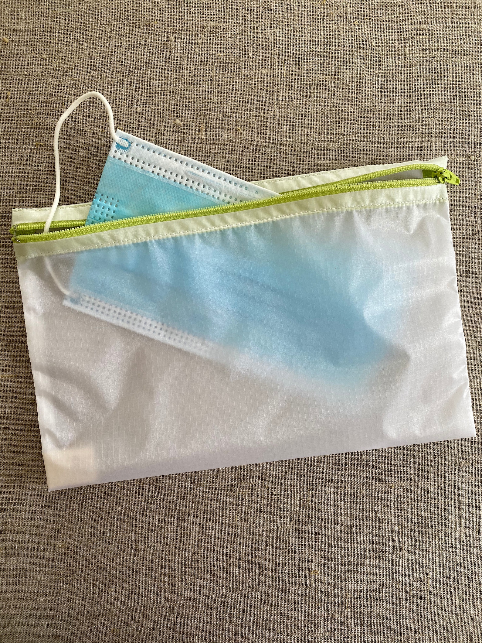 Mask Pouch, Lightweight Nylon Zip Pouch, Water Resistant Toiletry Bag ...