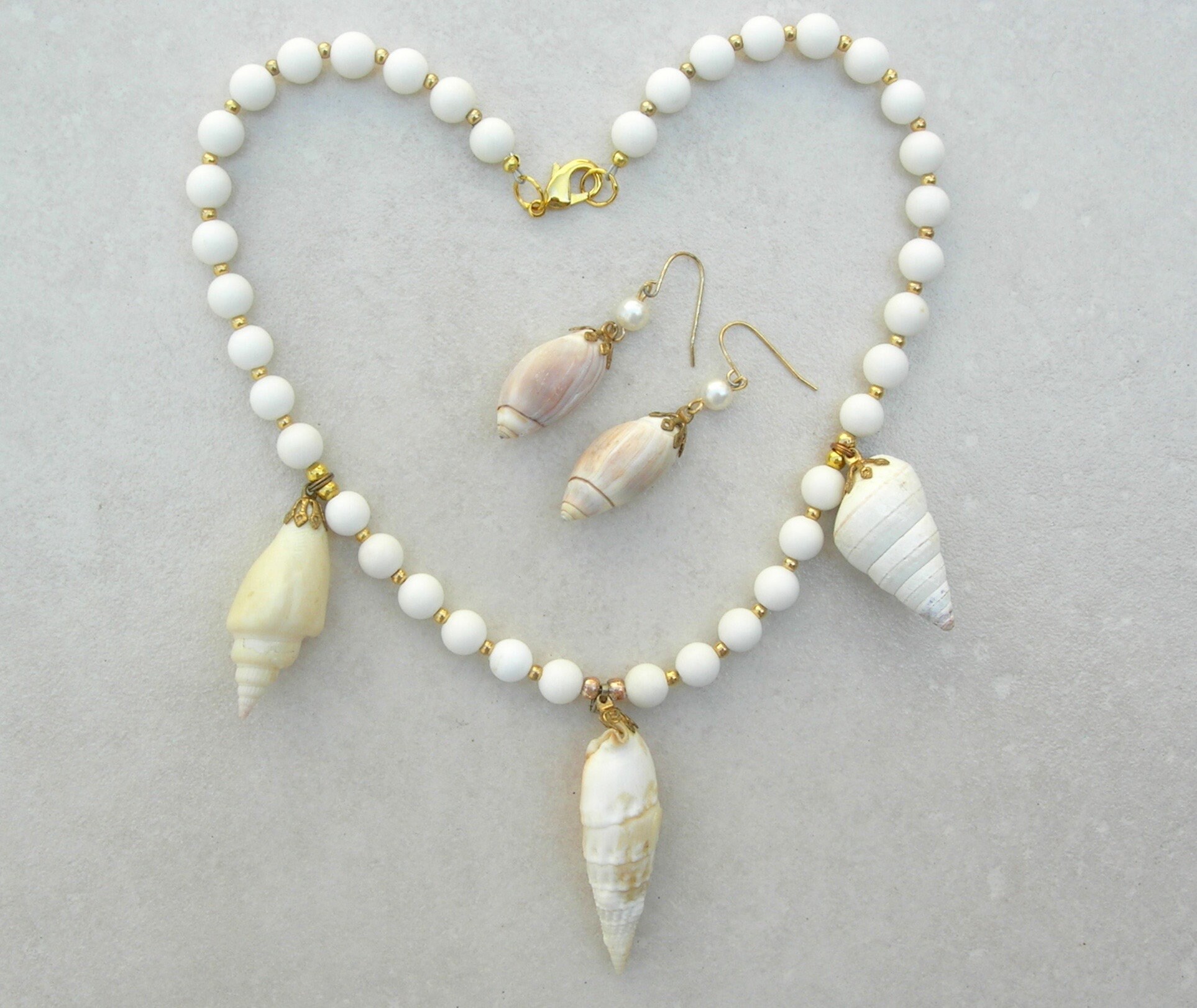 Collar de concha y juego de pendiente conchas reales cuentas | Etsy