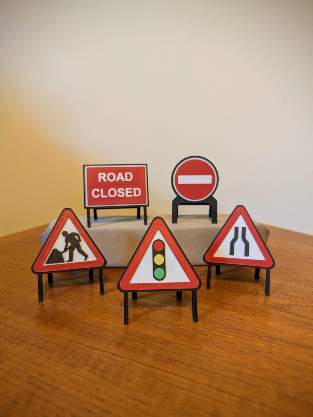 Miniature UK Roadwork Signs - Road Closed Sign - Desk Accessories ...