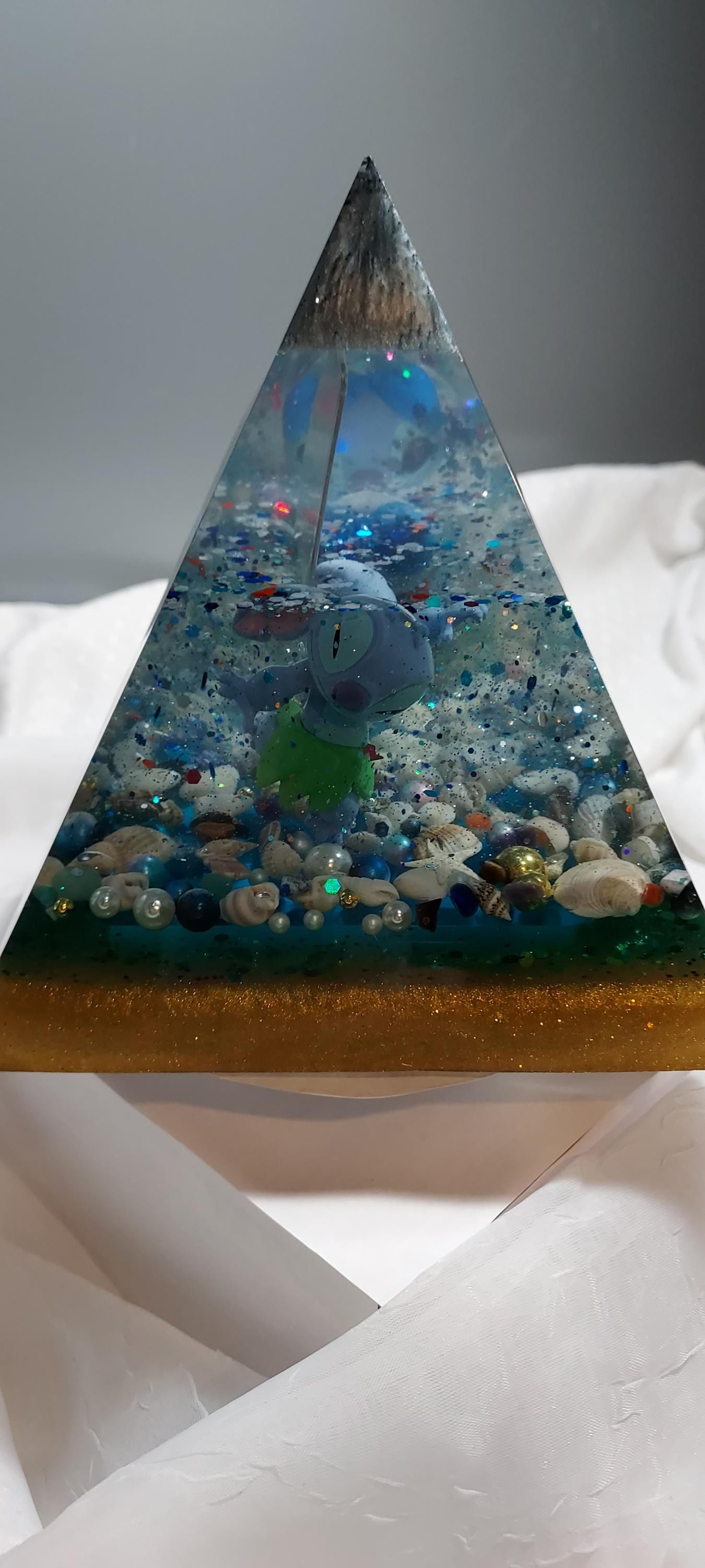 Customizable Epoxy Resin Memory/memorial Pyramid - Etsy