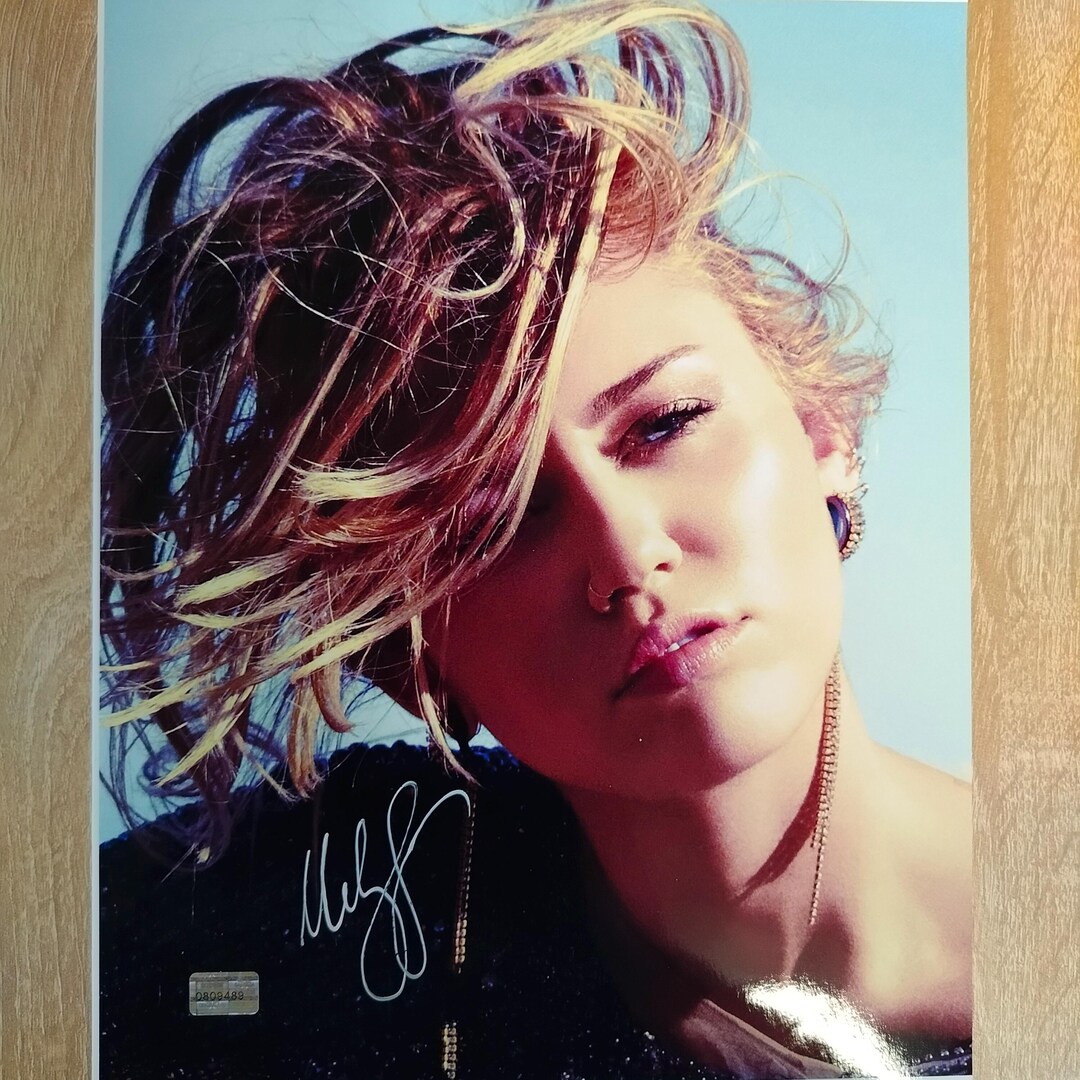 Miley Cyrus Signed 8x10 Photo Glossy With Coa Etsy 0880
