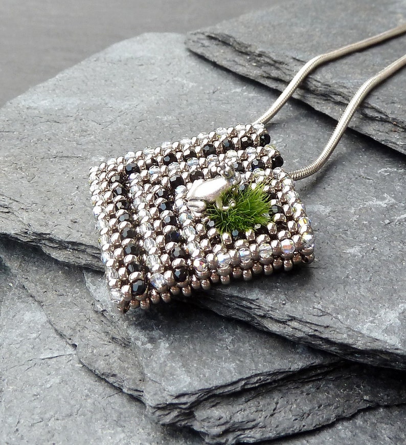 Little Labyrinth Beaded Pendant/ PDF File - Etsy