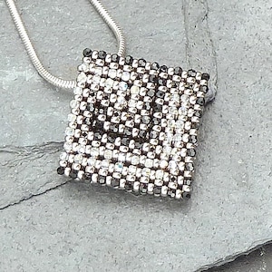 Little Labyrinth ( Beaded Pendant)/ PDF File - Etsy