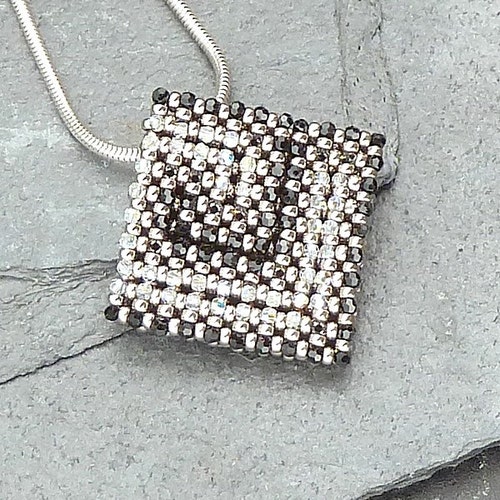 Little Labyrinth Beaded Pendant/ PDF File - Etsy