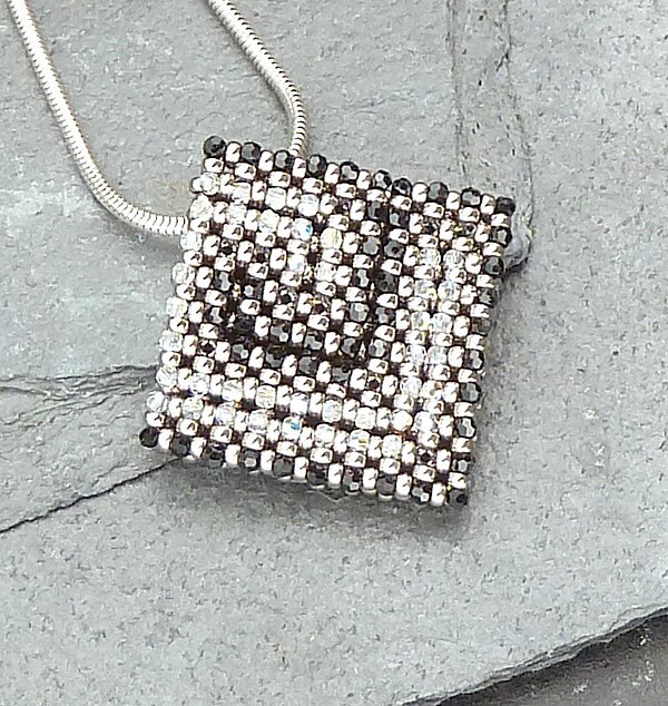 Little Labyrinth Beaded Pendant/ PDF File - Etsy