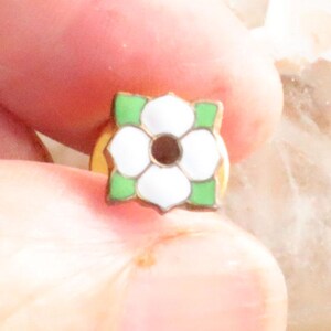 Vintage Enamel Green and White Flower Pin Tie Tack - Etsy
