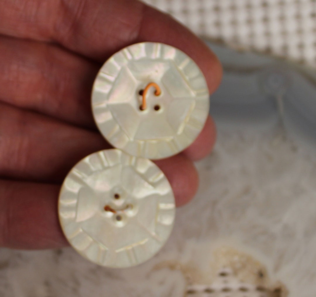 Vintage 27mm Intricately Carved Hex Wave Shell Buttons 4 Hole 2 Piece ...
