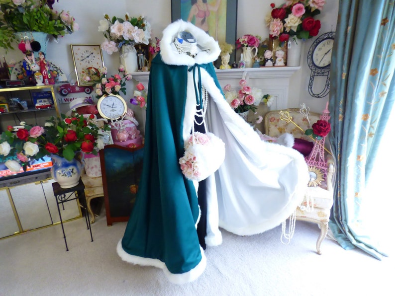 Burlesque Queen Bridal Cape Full-length 52-inch Emerald-green / Ivory ...