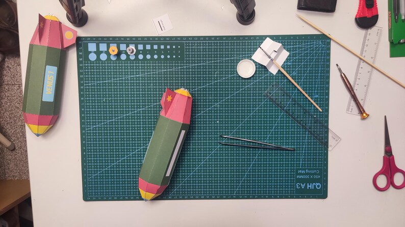 Low-poly Papercraft Model, Futuristic Venus Airship. DIY Paper Craft ...