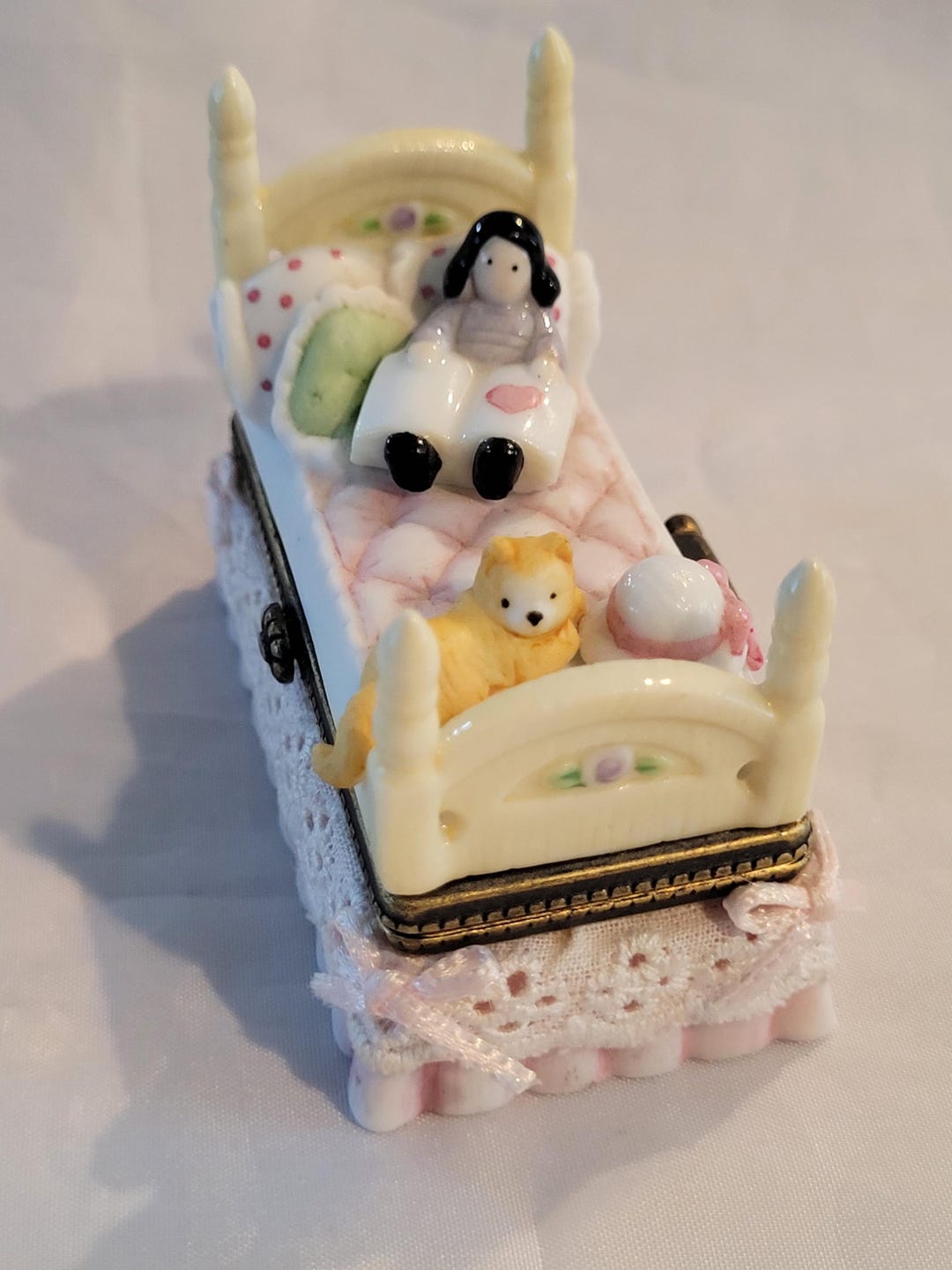 Vintage PHB Collections Little Girl Reading in Bed With Tabby Cat Teddy ...