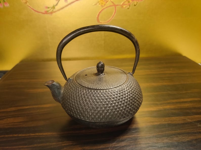 Vintage Japanese Cast Iron Teapot – Nambu Arare Tetsubin, Wabi-sabi ...