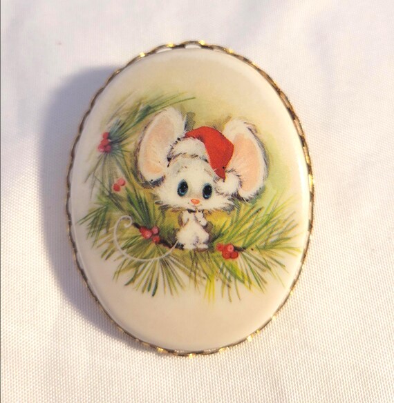 Vintage Hallmark 1973 Christmas Mouse Cameo Brooch/Pe… - Gem