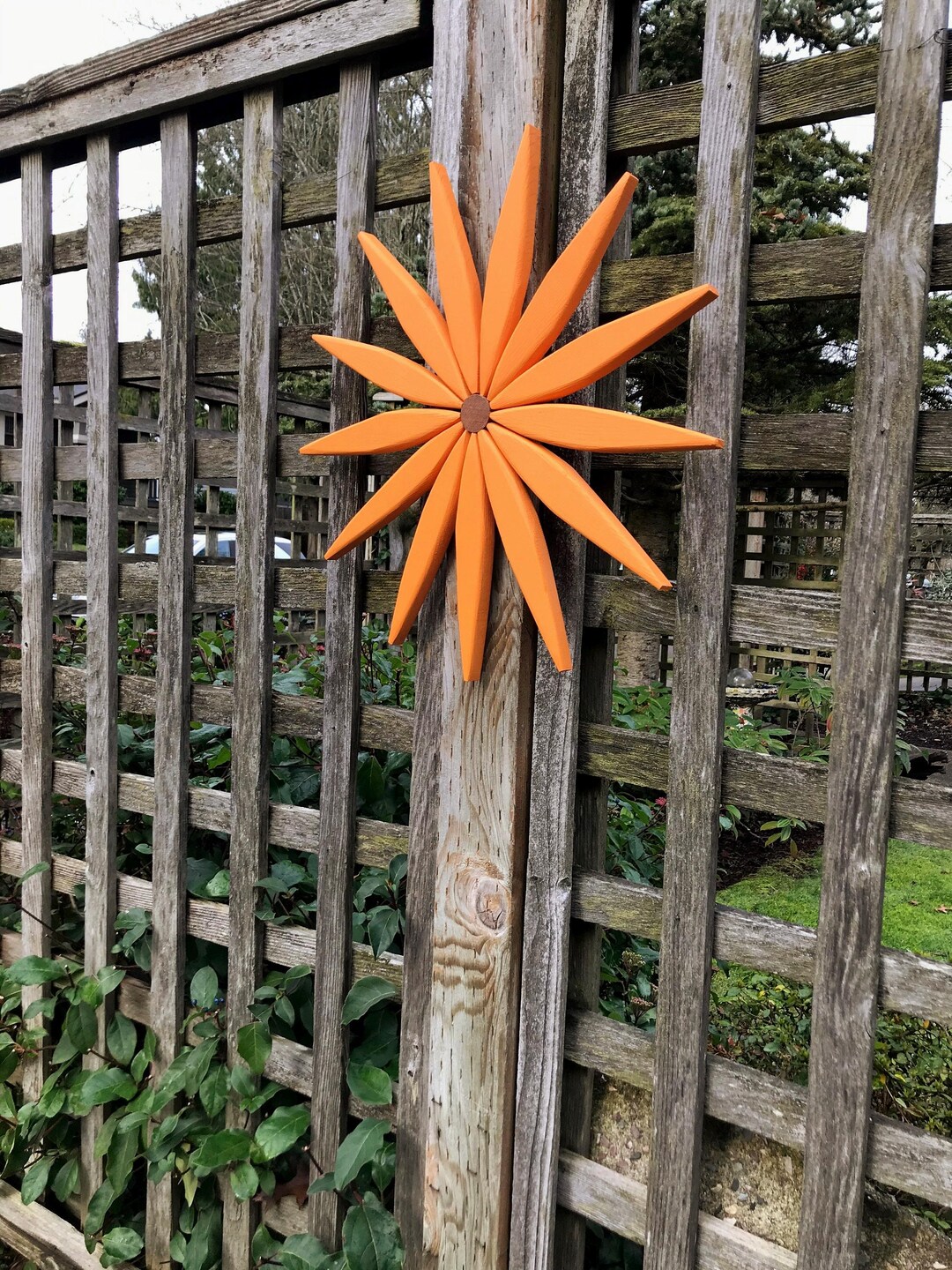 18 Starburst Art Paprika Orange Color Entryway, Garden, Fence, Walls ...