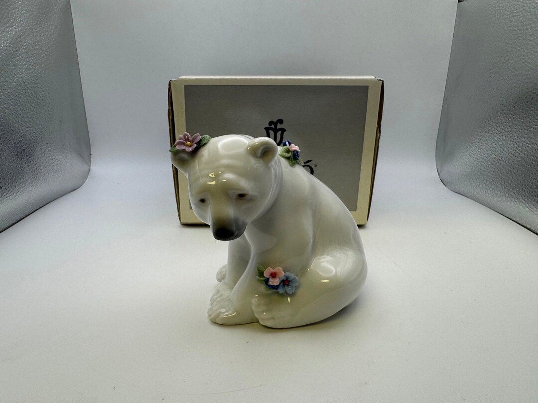 Lladro Wild Animals Polar Bear Seated With Flowers #6356 Figurine in ...