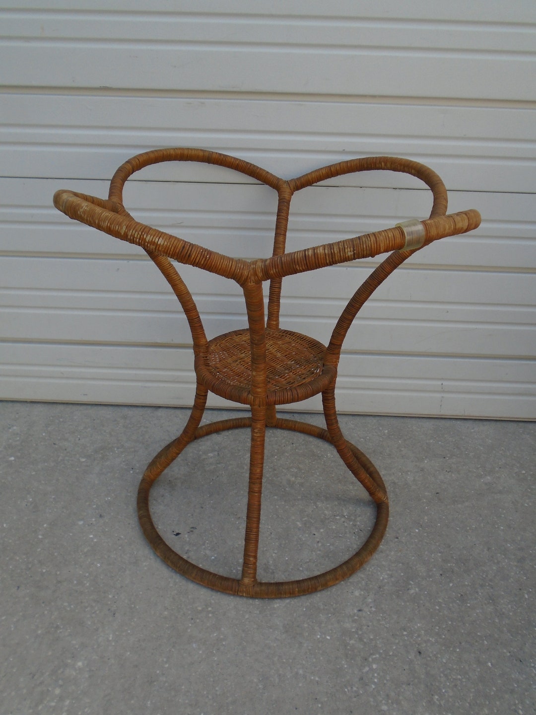 Vintage Wicker Dining Table BASE Flower Clover Rounded Rattan Tropical ...