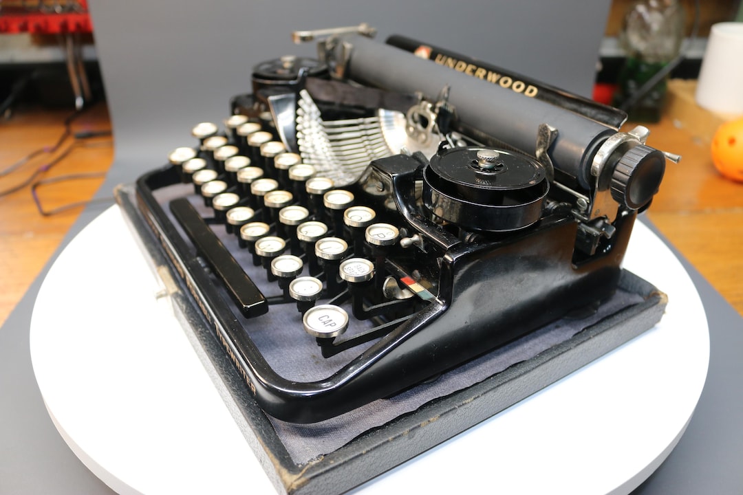 1925 Underwood Three Bank Typewriter With Case, Good Rubber, Serviced ...