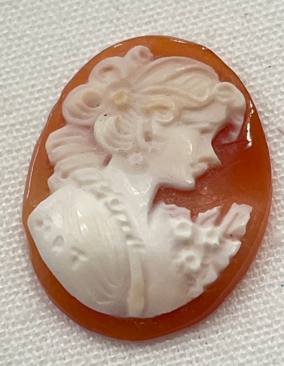 High Relief Carved Shell Cameo Vintage - Gem