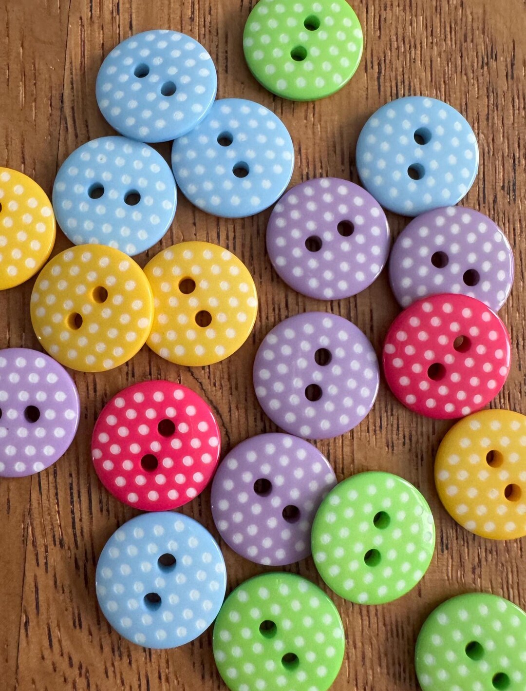 20 Buttons | White Dots on 5 Mixed Colours | 15 Mm 2-hole Resin Buttons ...