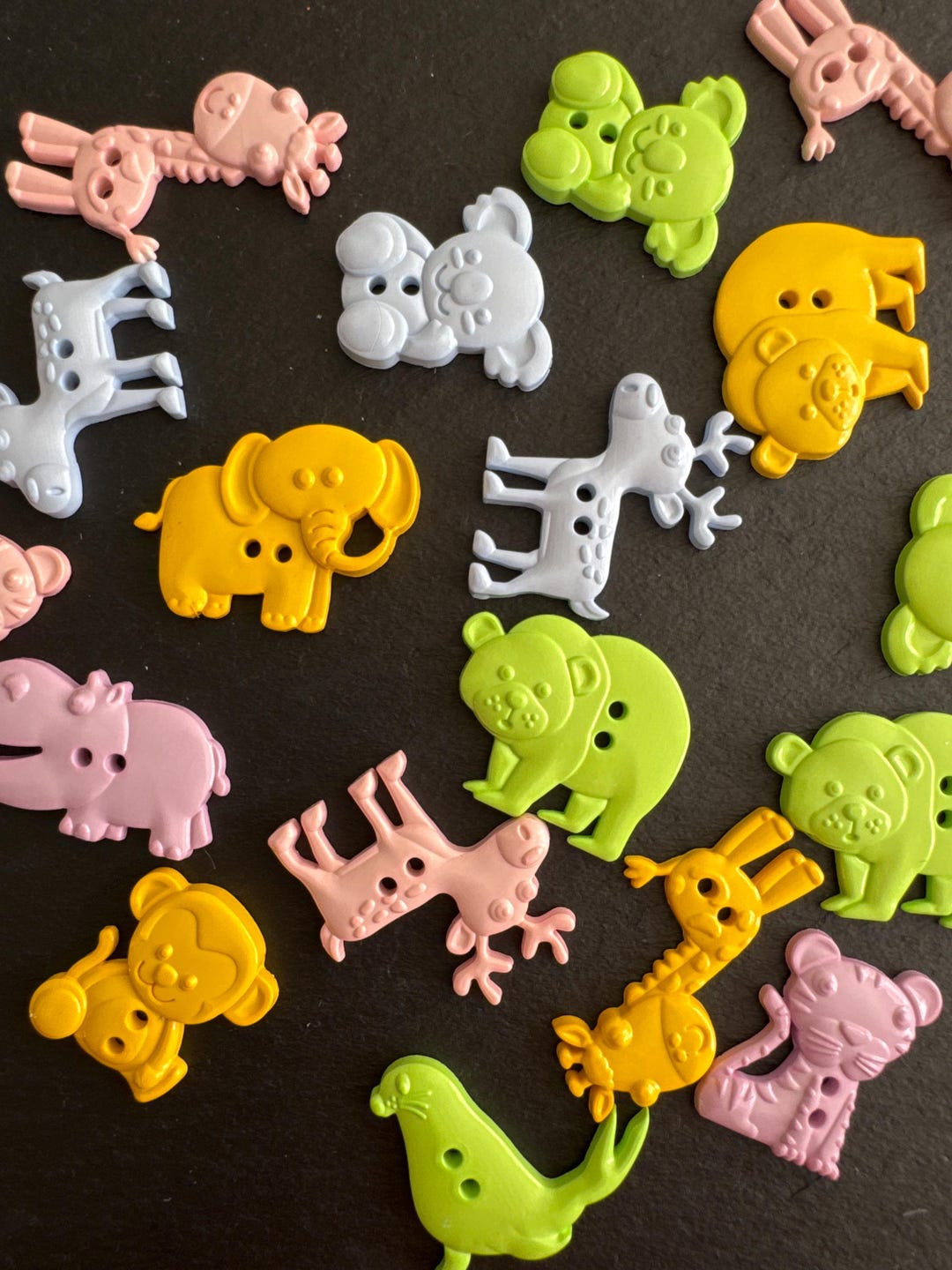 Pack of 6 Mixed Zoo Animal Buttons | Different Colours and Shapes | 2 ...
