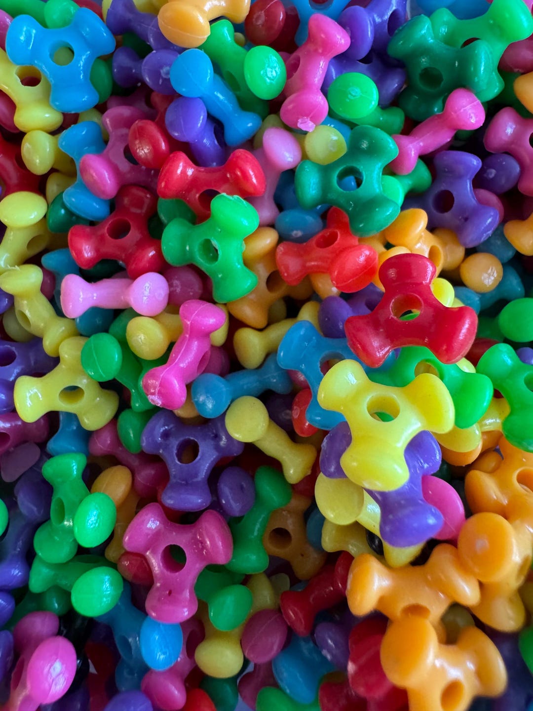 Tri-bead Crafts: 40g in Mixed Colours - for Bracelets, Keyrings, Mini ...
