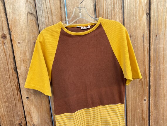 1970s Colorblock Ribbed Tee Vintage Mens Yellow Brown… - Gem