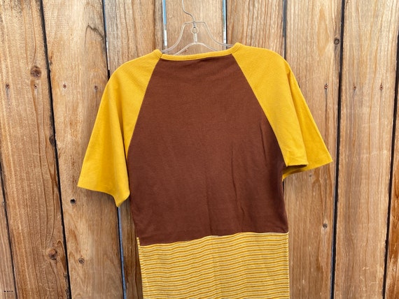 1970s Colorblock Ribbed Tee Vintage Mens Yellow Brown… - Gem