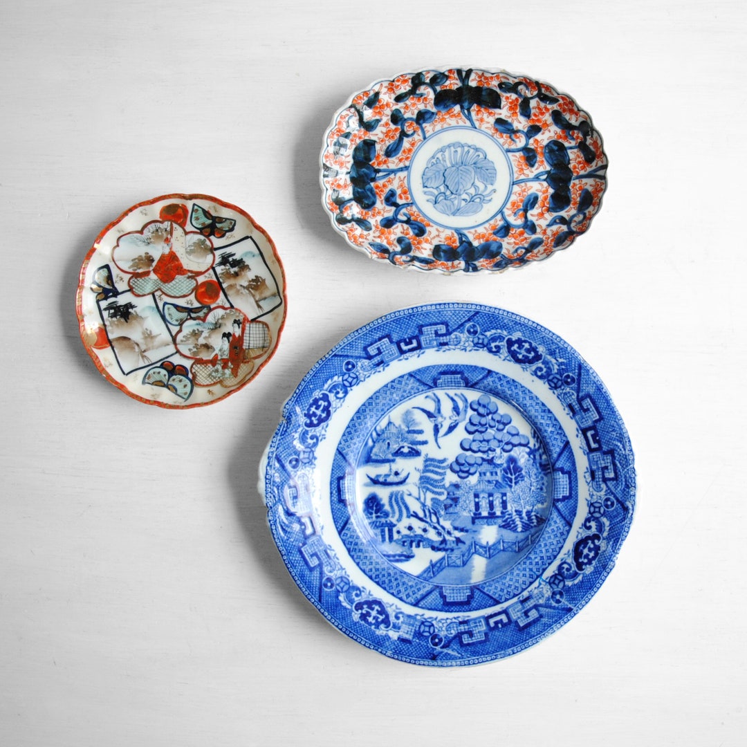 Vintage Wall Plate Collection in Blue and Red, Oriental China Plate Set ...