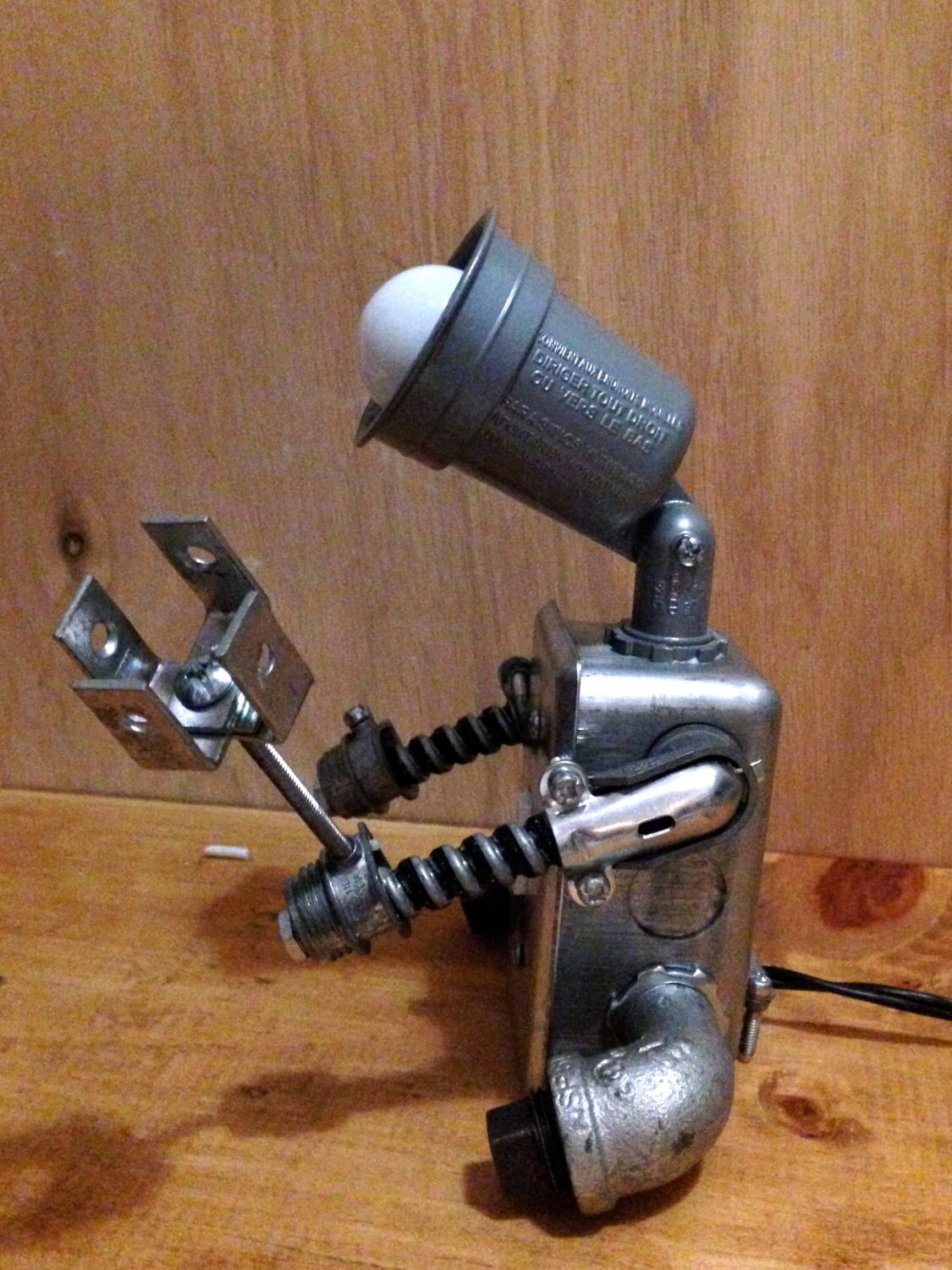 Lámpara Robot con flor de metal - Etsy España