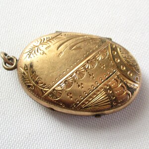 Vintage Oval Photo Locket Engraved Aesthetic Design - Etsy