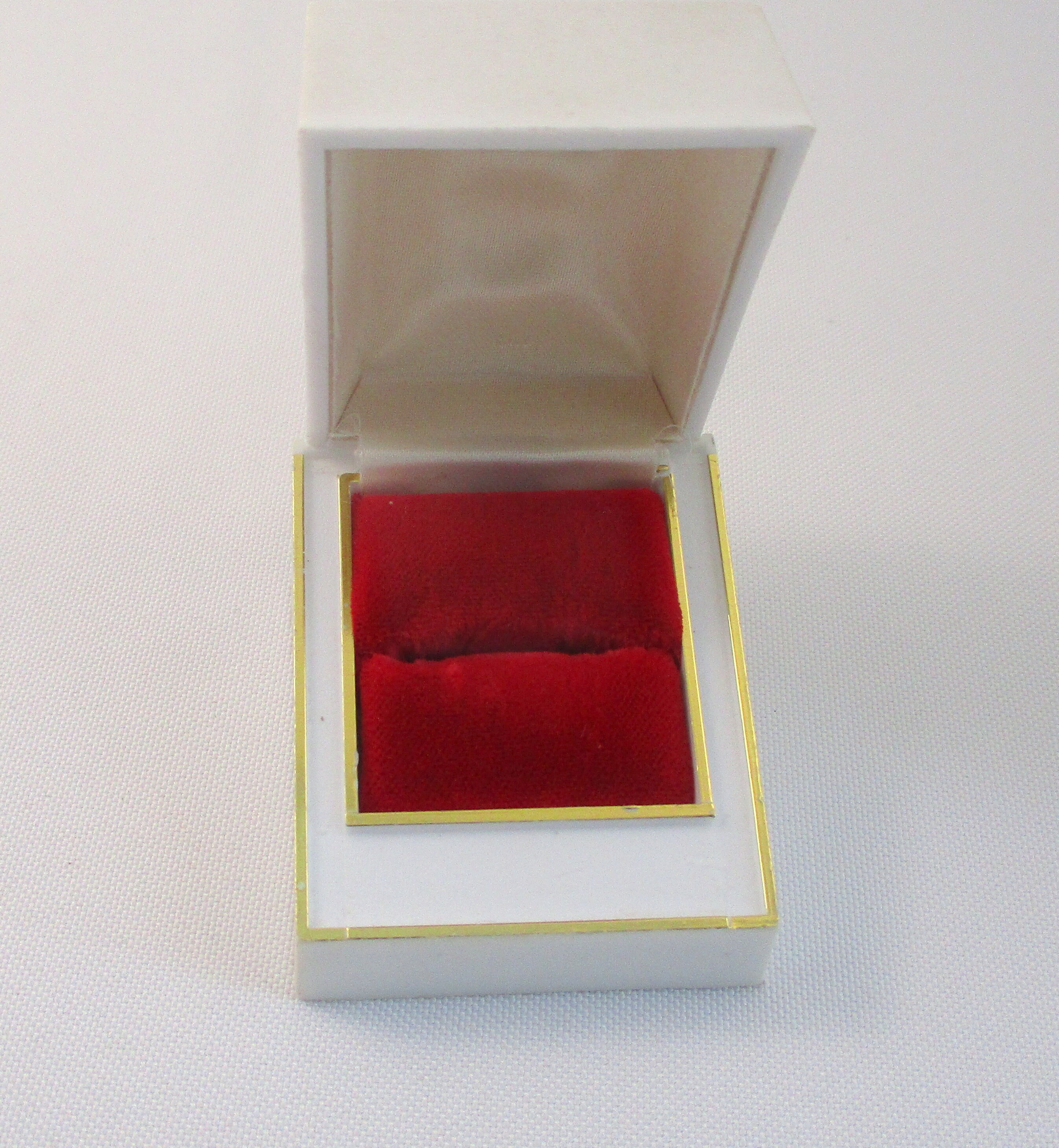 Vintage Plastic Ring Box Jewelry Presentation Case Crown Design - Etsy
