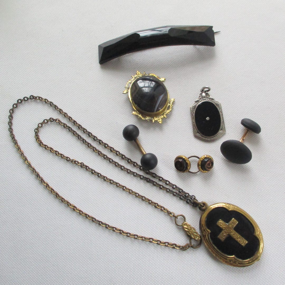 Vintage Black Locket Necklace, Brooches, Pendants, and Accessories for ...
