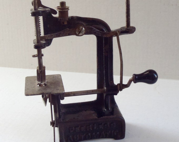 Vintage Peerless Automatic Cast Iron Toy Sewing Machine - Etsy