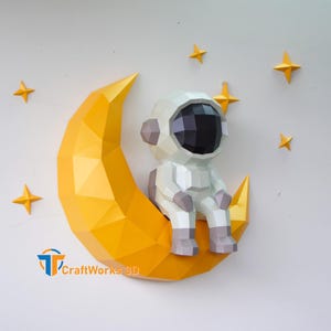 DIY Astronaut on the Moon Papercraft SVG PDF Templates – Low Poly Wall ...
