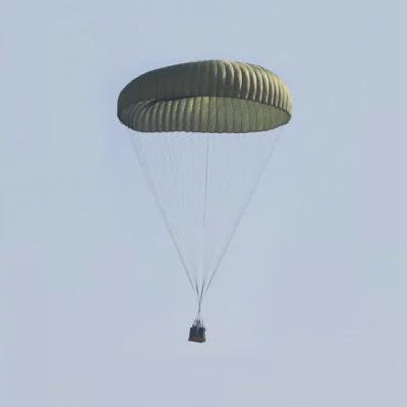 US Military 100' Cargo Parachute Canopy Type G11B (used) NSN:1670-00 ...