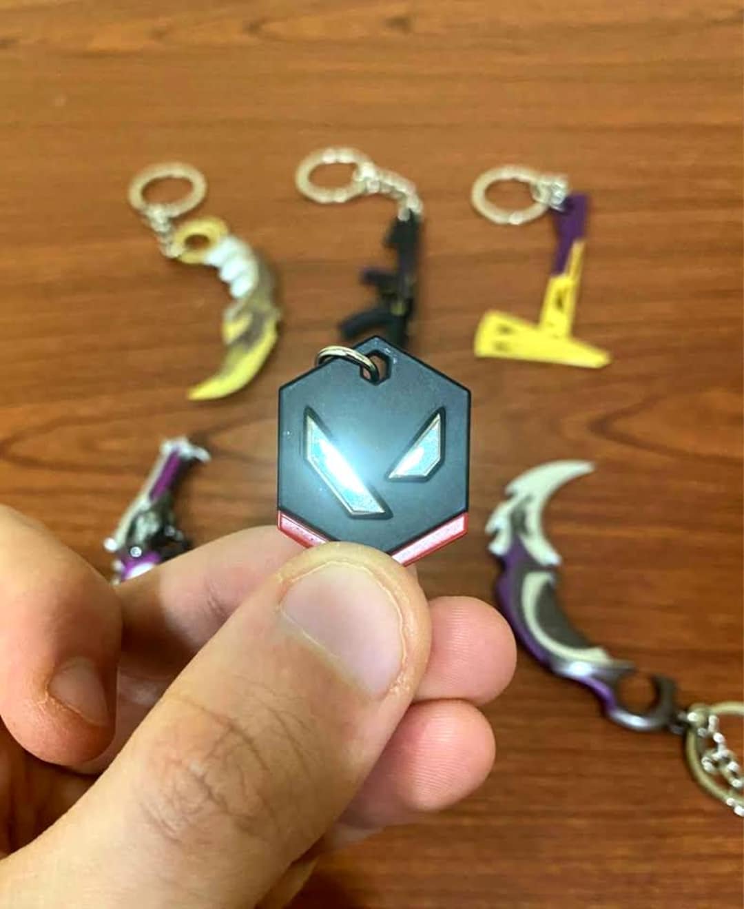 Valorant Logo and Weapon Keychains - Zink Metal | Reaver Knife | Reaver ...