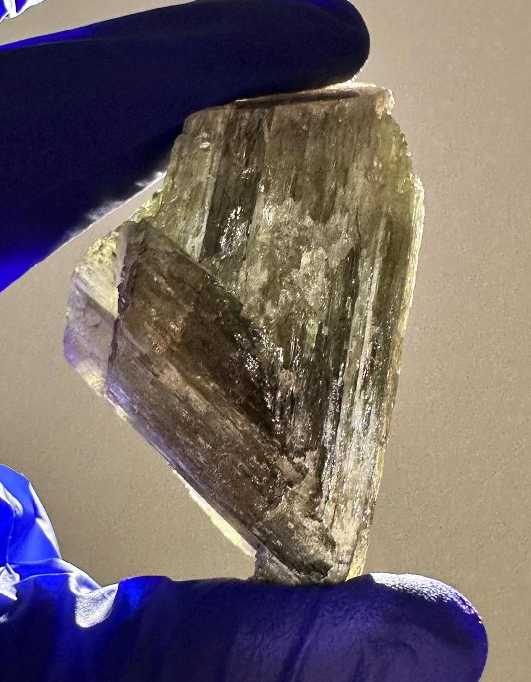 889.70 Carat Turkish Diaspore (zultanite) – V-twin Crystal Formation ...