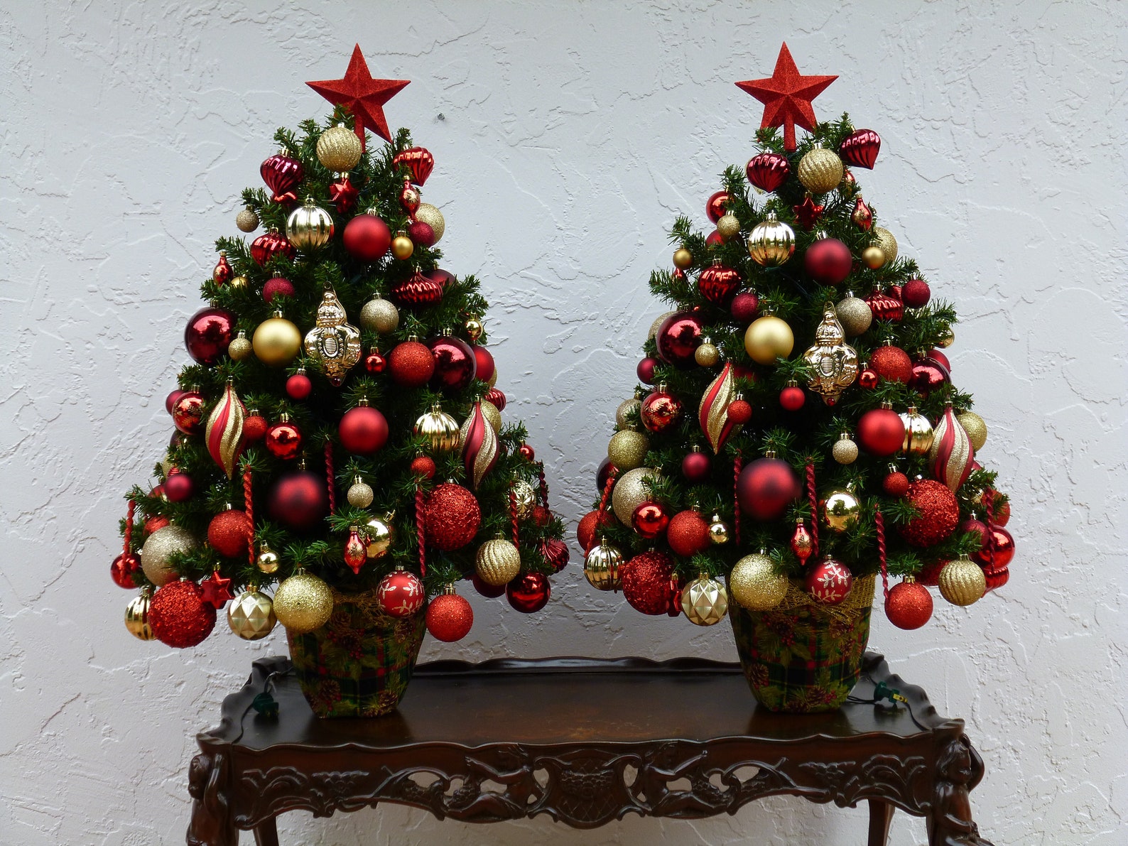 Entryway Christmas Tree Set, Red and Gold Decor, Shatterproof Ornaments ...