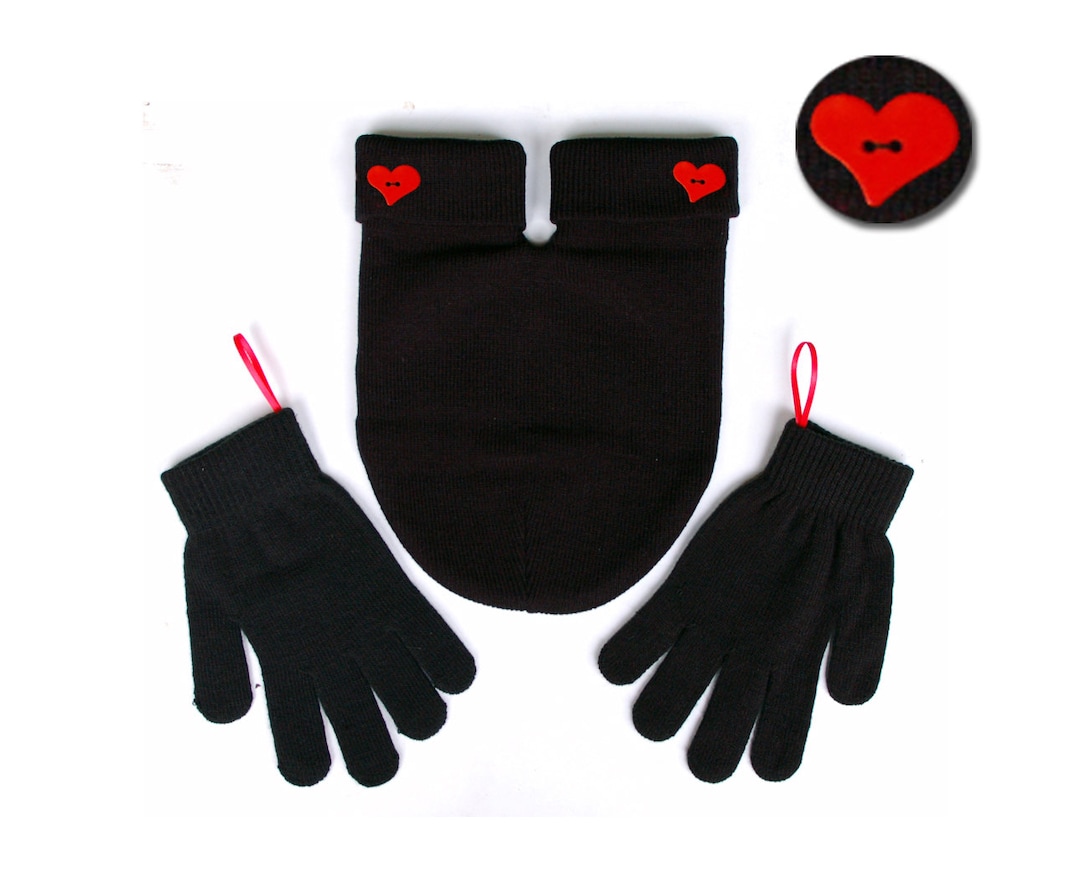 Romantic Valentine Accessory for Couples. Smitten Couples Mitten ...