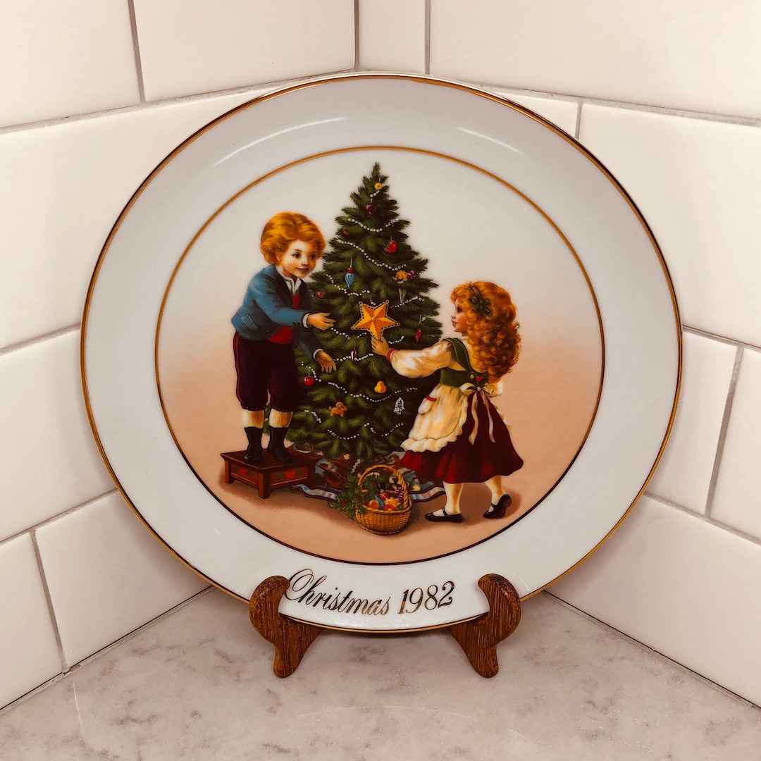 1982 keeping the Christmas Tradition Avon Plate Vintage Avon ...