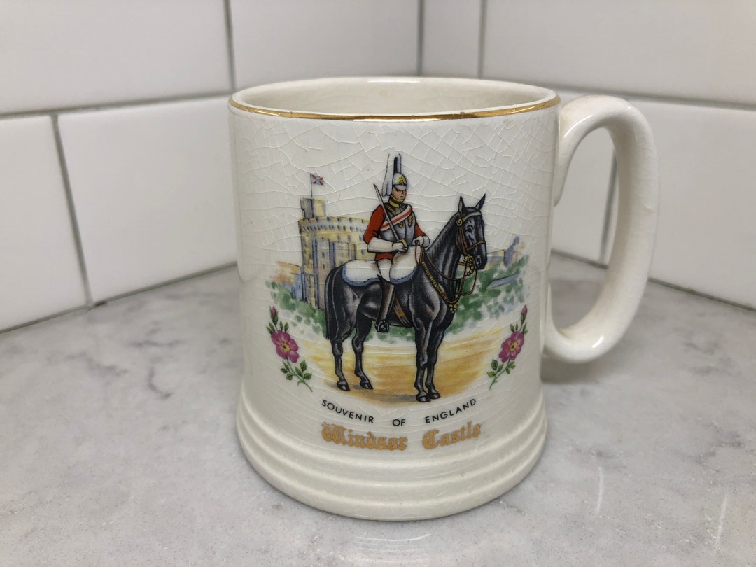 Windsor Castle Mounted Guard Souvenir Mug Souvenir of England Lord ...