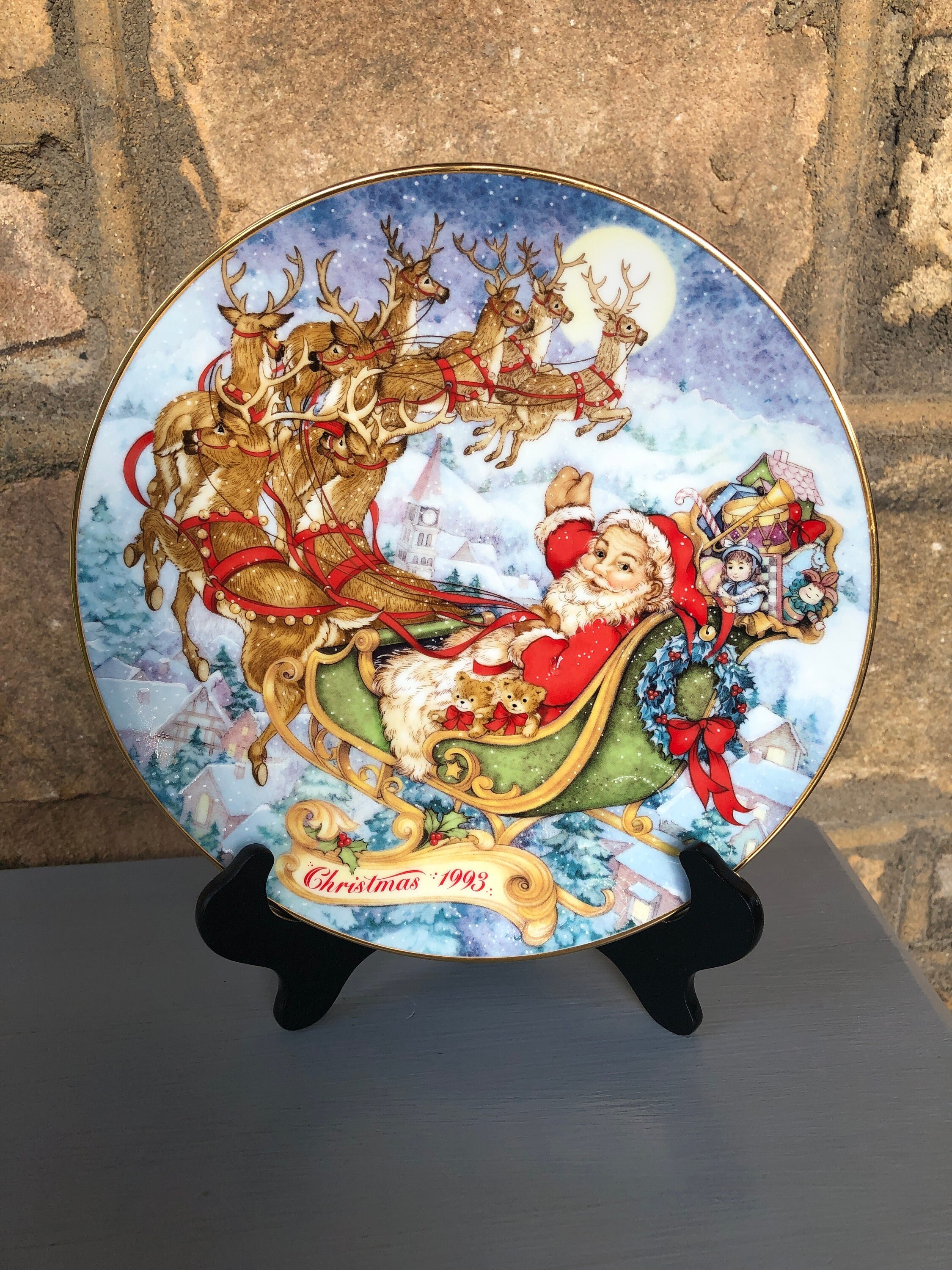 Catalog Avon Christmas Santa