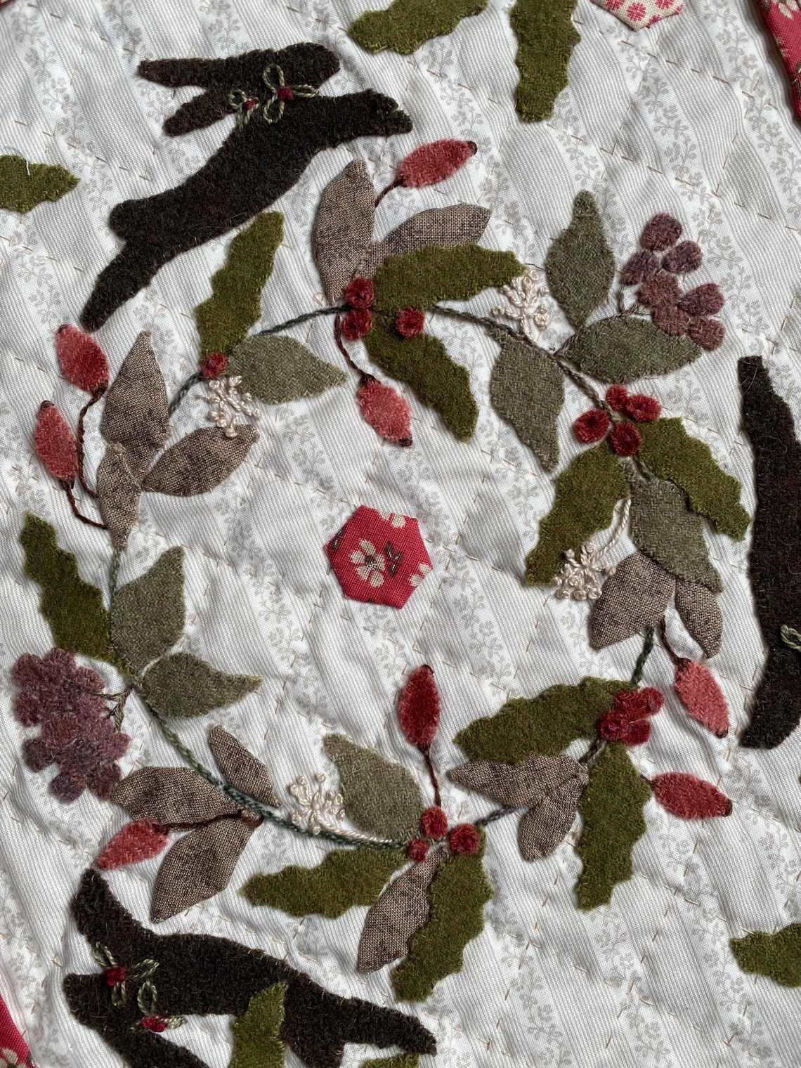 The Holly, the Ivy and the Hare Quilt Paper Pattern - Etsy