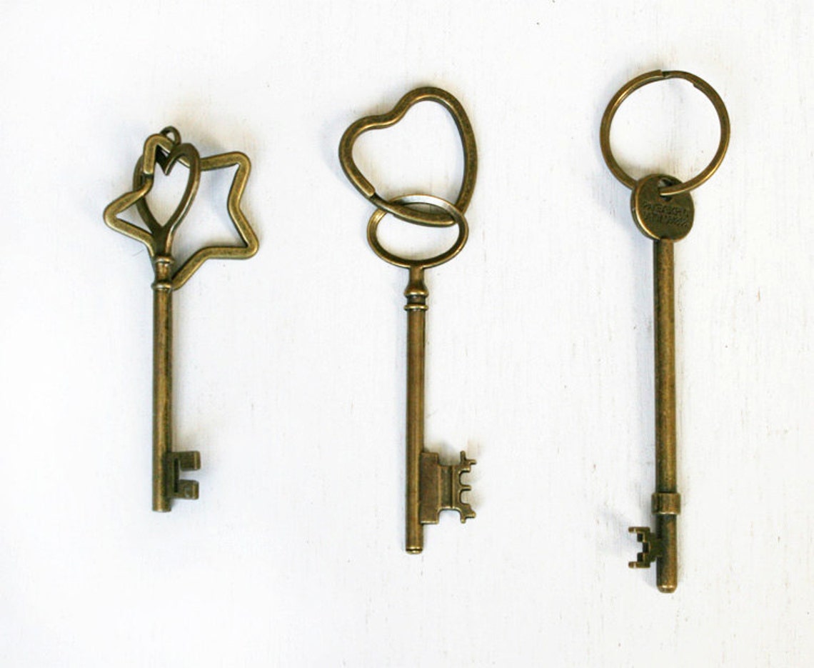 Antique Style Key Keychain ( 6 Key Styles to Choose) - Etsy
