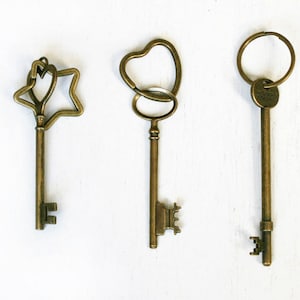 Antique Style Key Keychain ( 6 Key Styles to Choose) - Etsy