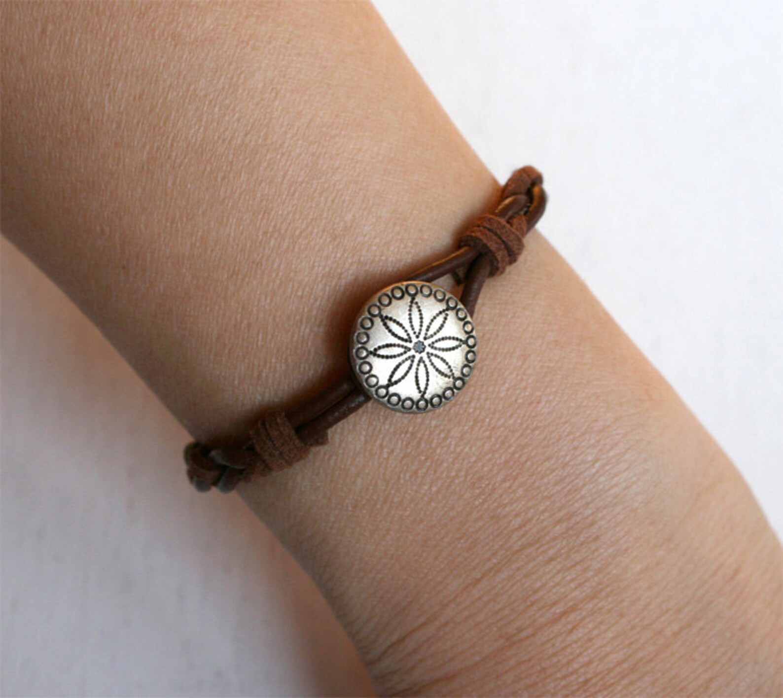 Friendship Leather Bracelet With Concha Charm (20 Different Charms to ...