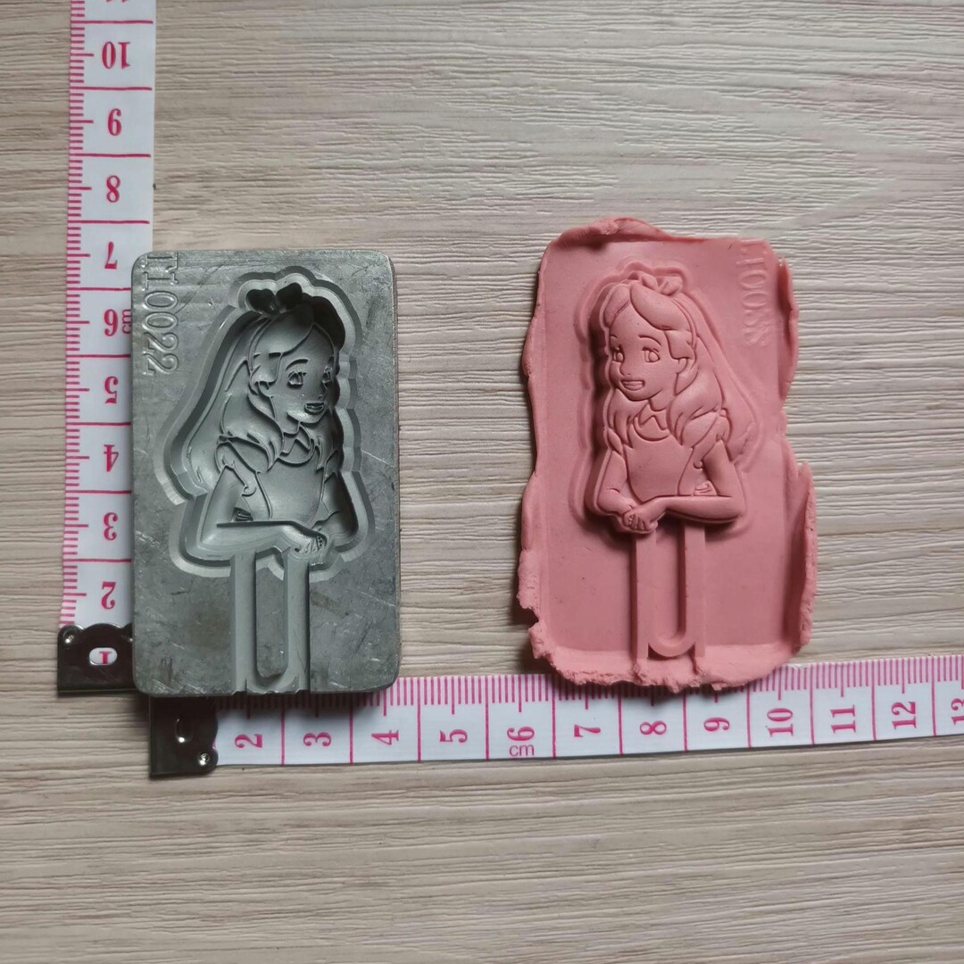 Alice's Smiling Head, From Alice in Wonderland, Disney's Collectible ...