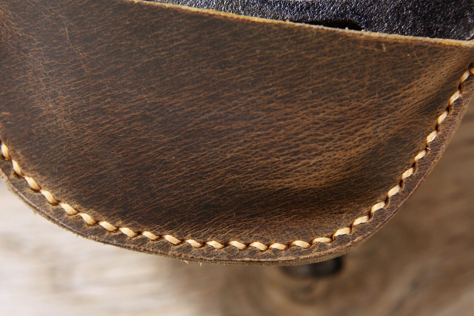 Personalized Leather Pot Holder , SET of 2 Leather Skillet Handle Cover ...