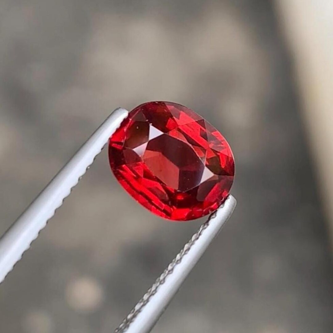 Intense Red Garnet 2.43 Carat – Oval Shape, Vivid Color, Eye Clean - Etsy