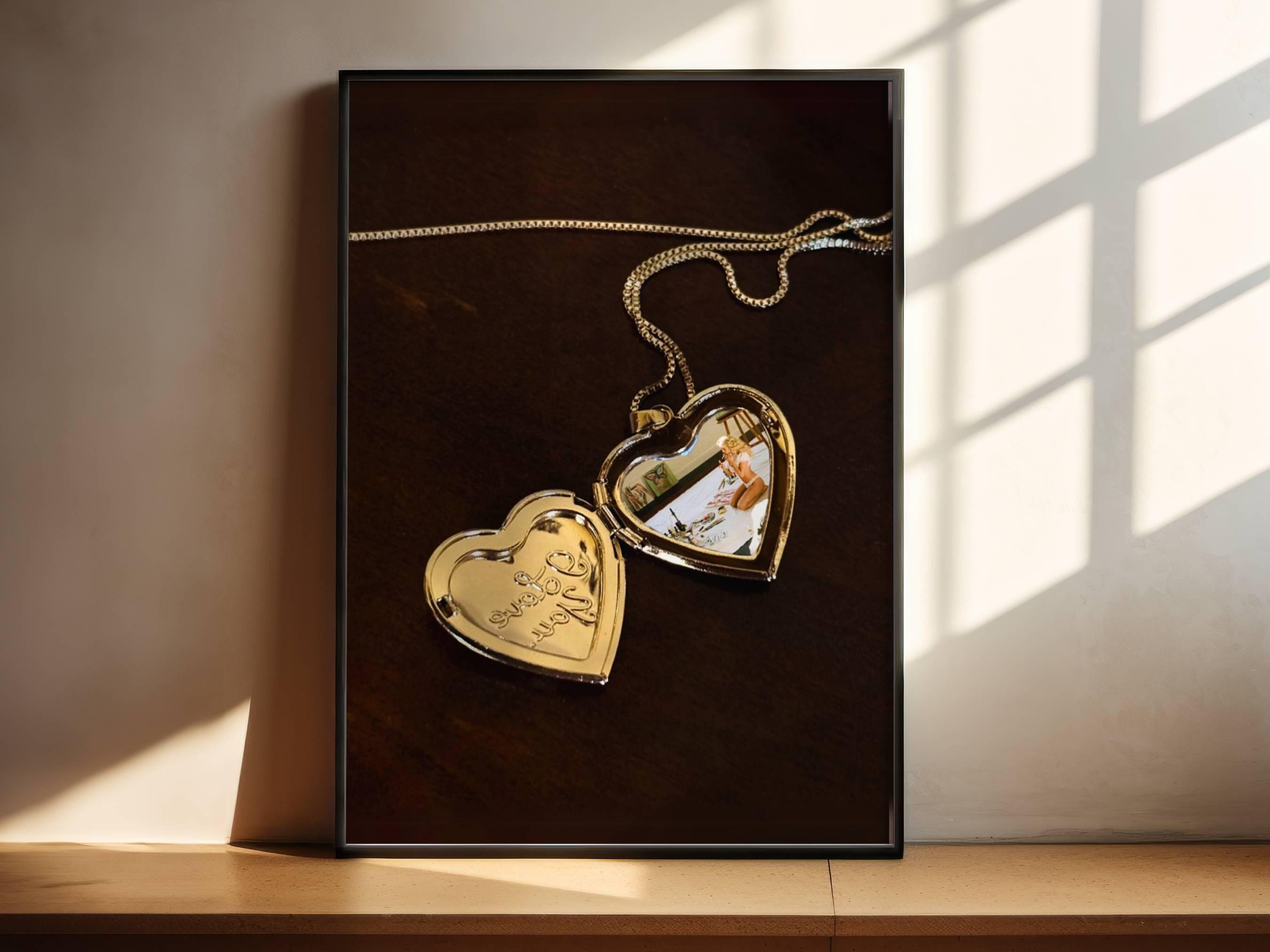 Vintage Retro Locket, Digital Poster Print, Trendy Fashion Aesthetic ...